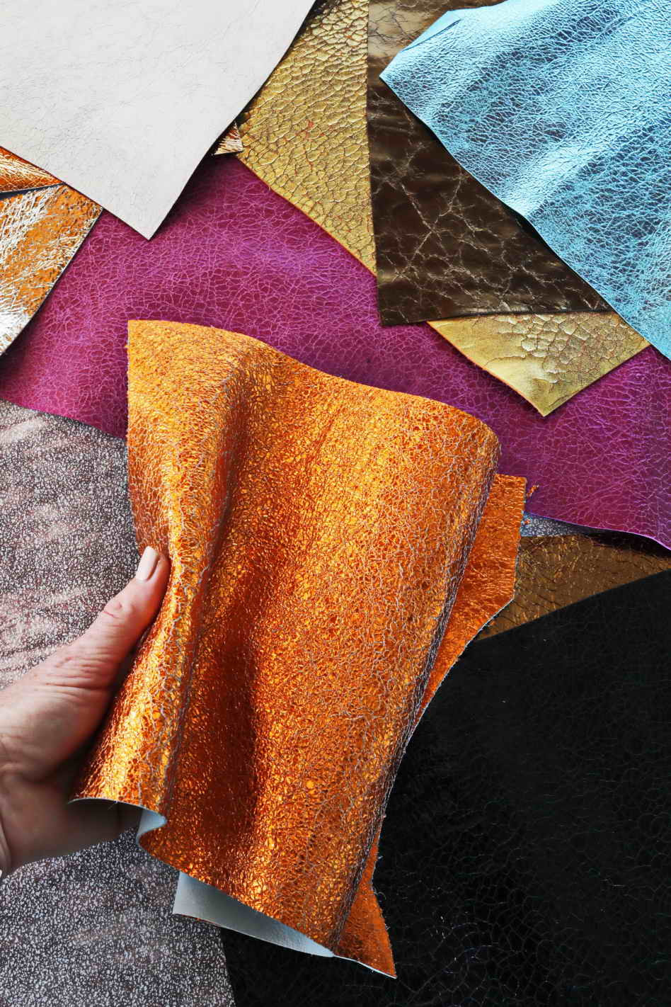 Mix leather scraps - CRACKLED effect, metallic and not, crakle pieces ...